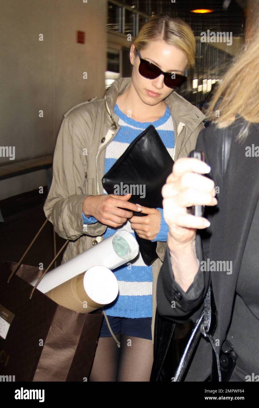EXCLUSIVE!! "Glee" star Dianna Agron carries a Gucci shopping bag as ...