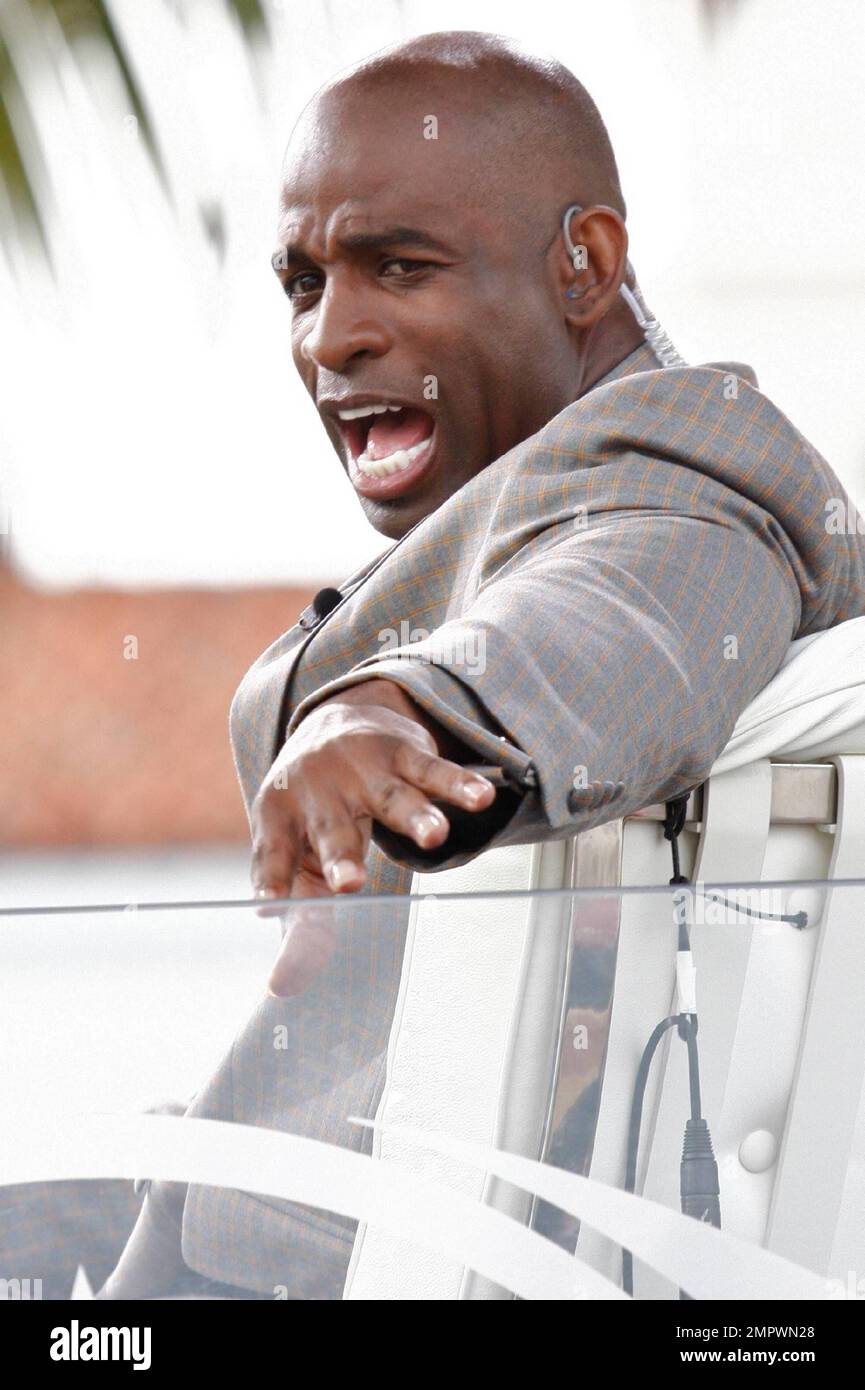 EXCLUSIVE!! Dion Sanders picks his teeth clean with a sheet of paper ...