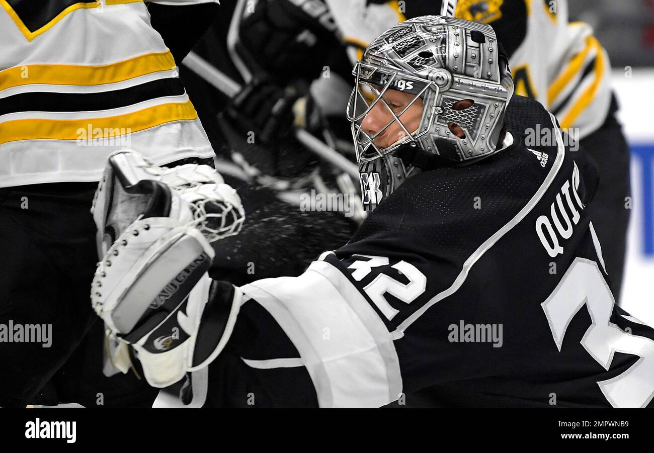 Los Angeles Kings goalie Jonathan Quick makes a glove-save during the ...