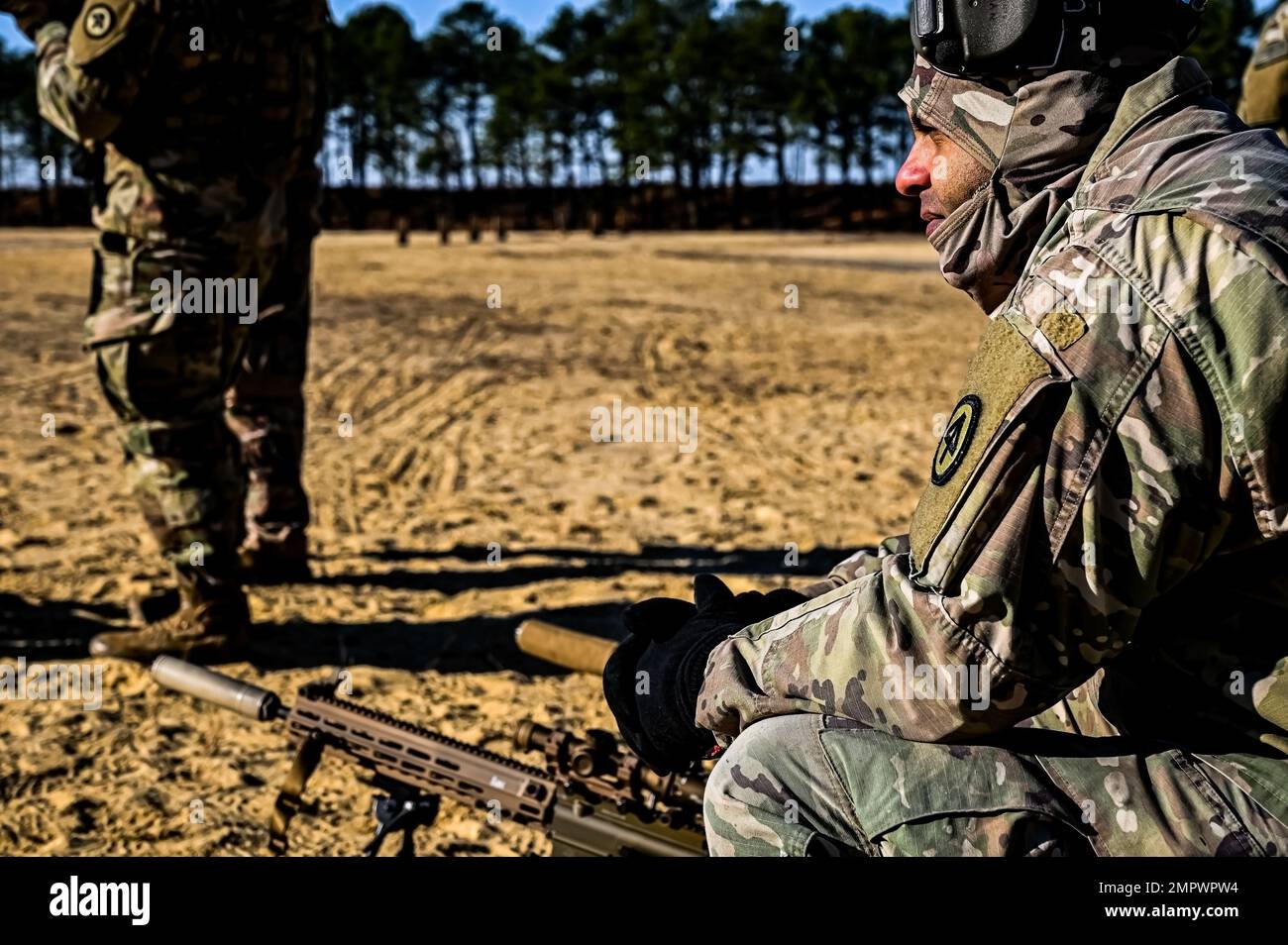 Soldiers assigned to the U.S. Army 114th Infantry Regiment conducts ...