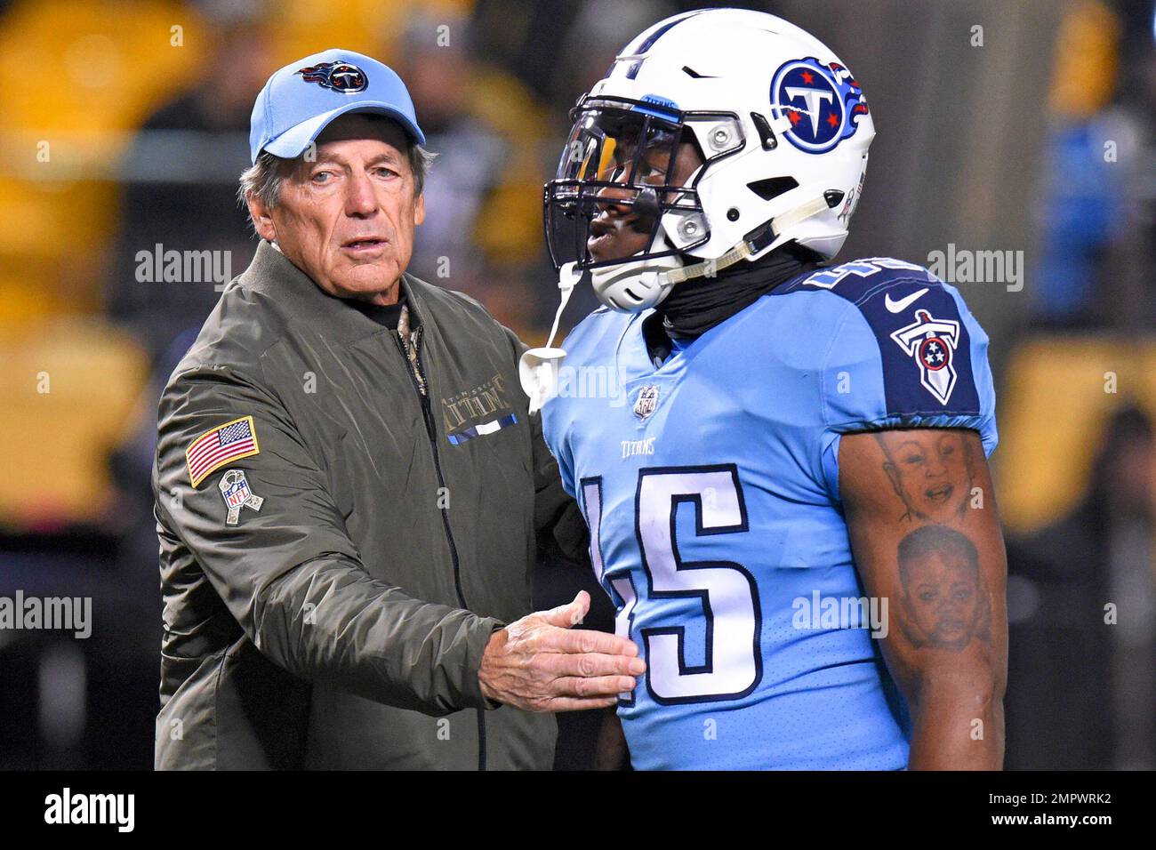 Tennessee Titans defensive coordinator Dick LeBeau, left, talks with ...