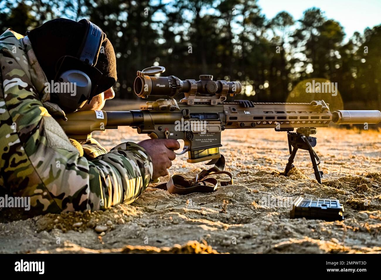 Soldiers assigned to the U.S. Army 114th Infantry Regiment conducts ...