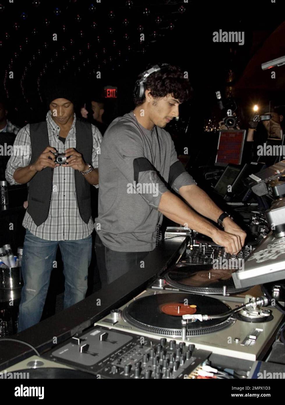 - Madonna's boyfriend and up-and-coming DJ, Jesus Luz spins at Dusk ...