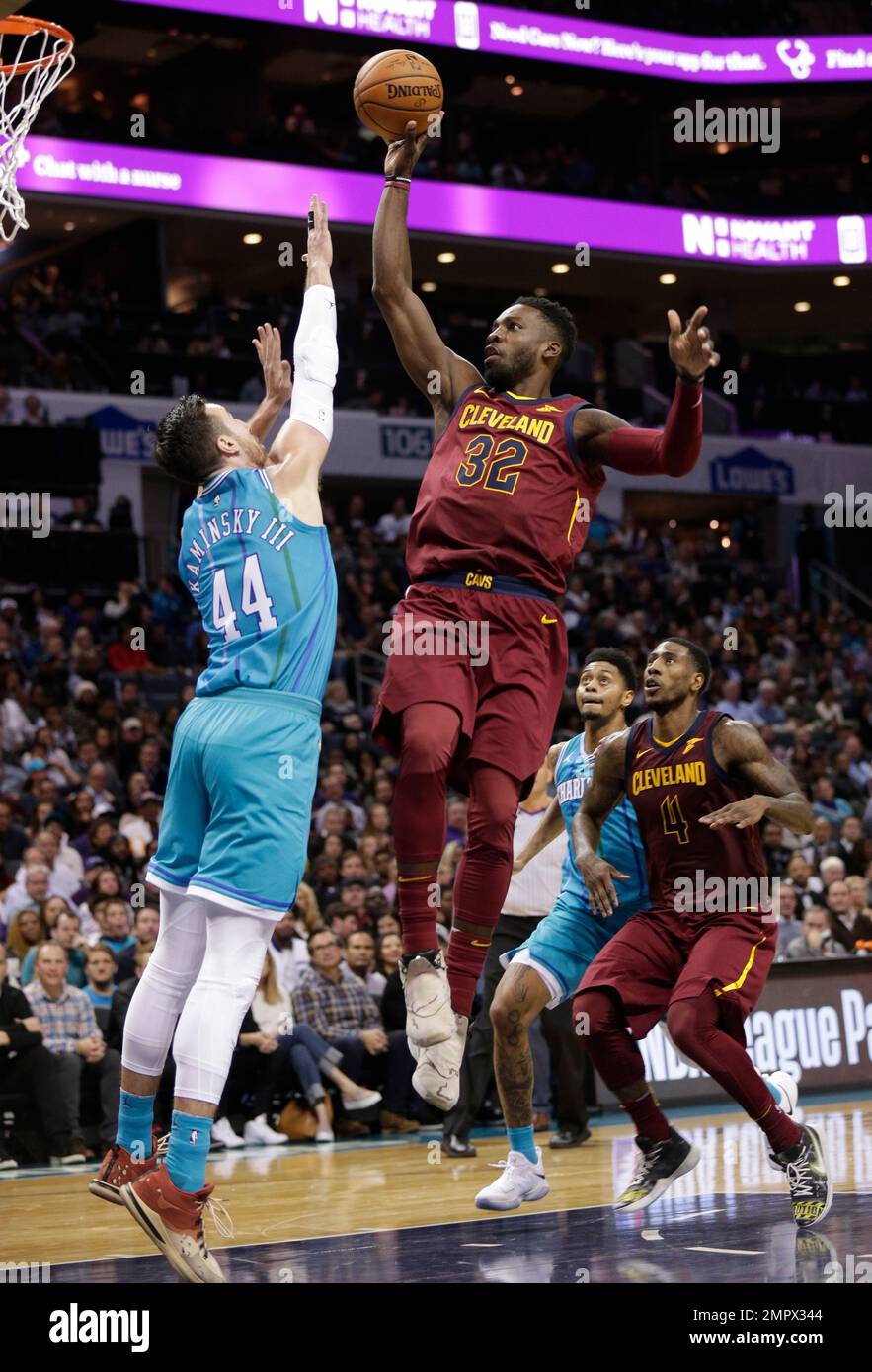 Cleveland Cavaliers' Jeff Green (32) shoots over Charlotte Hornets ...