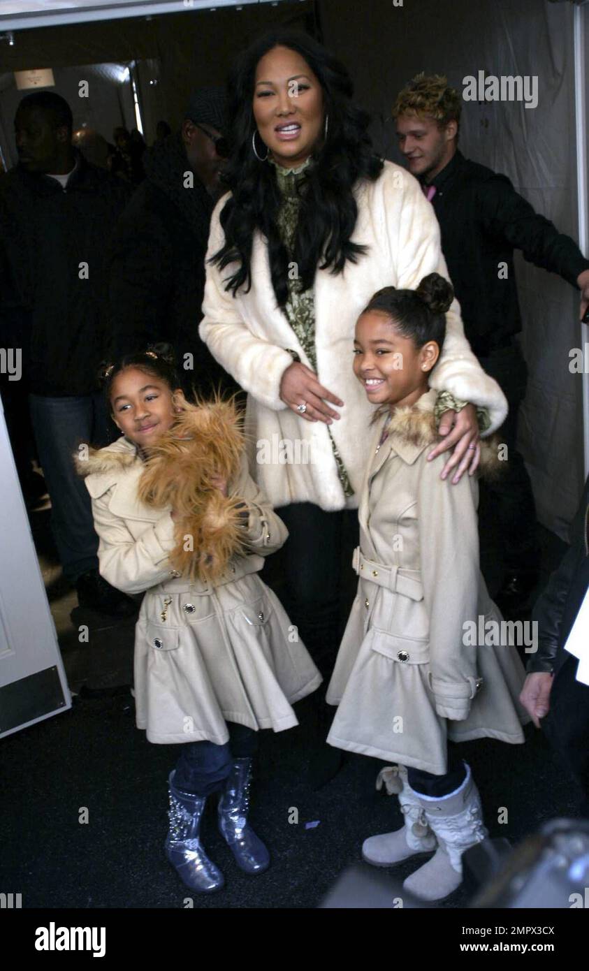 Djimon Hounsou, Kimora Lee Simmons and Kimora's daughters Ming Lee and ...
