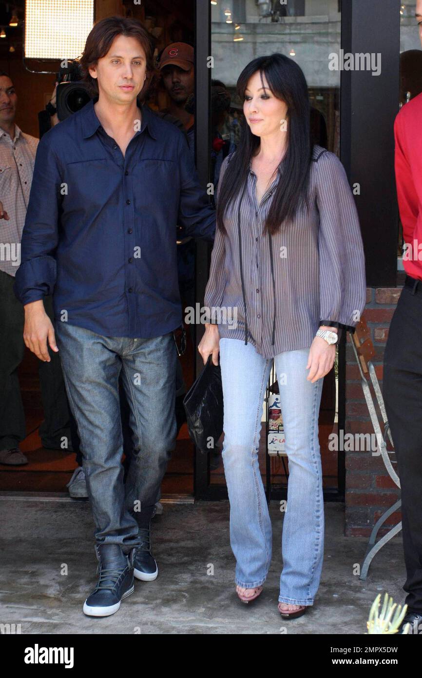 Shannen Doherty celebrates the Grand Opening of Bravada Women's ...