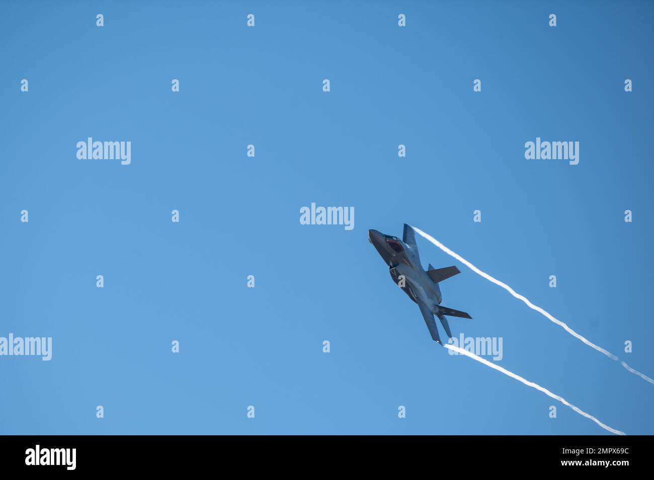 An Italian Air Force F-35 Lightning II performs aerial maneuvers for a ...