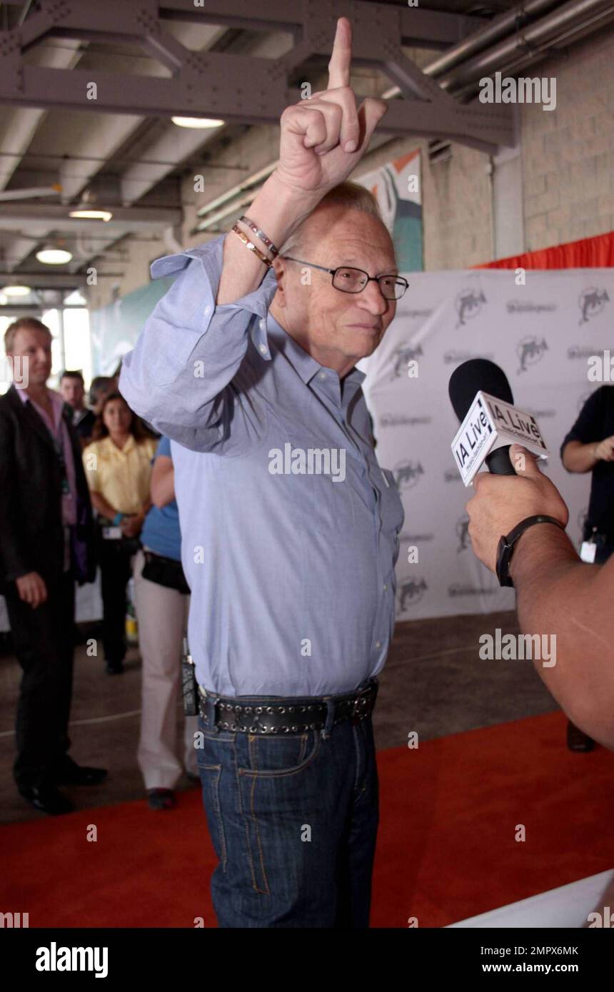 Larry King poses on the Celebrity Orange Carpet at the Miami Dolphins ...