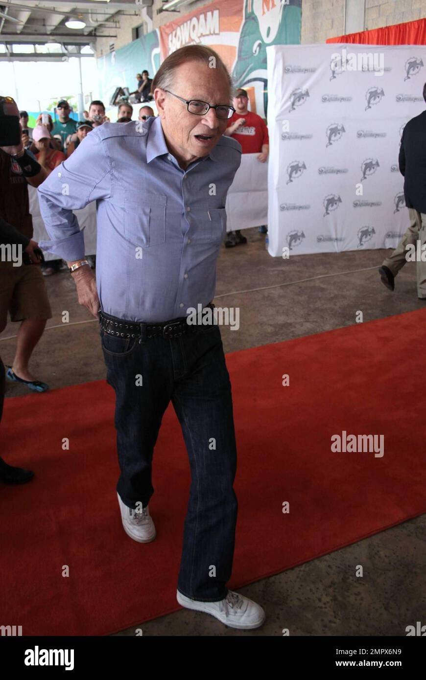 Larry King poses on the Celebrity Orange Carpet at the Miami Dolphins ...