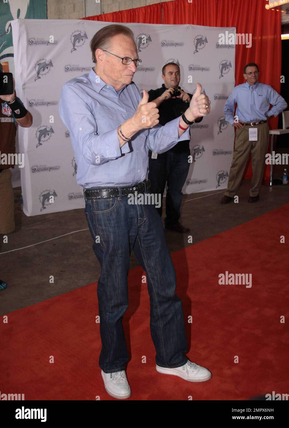 Larry King poses on the Celebrity Orange Carpet at the Miami Dolphins ...