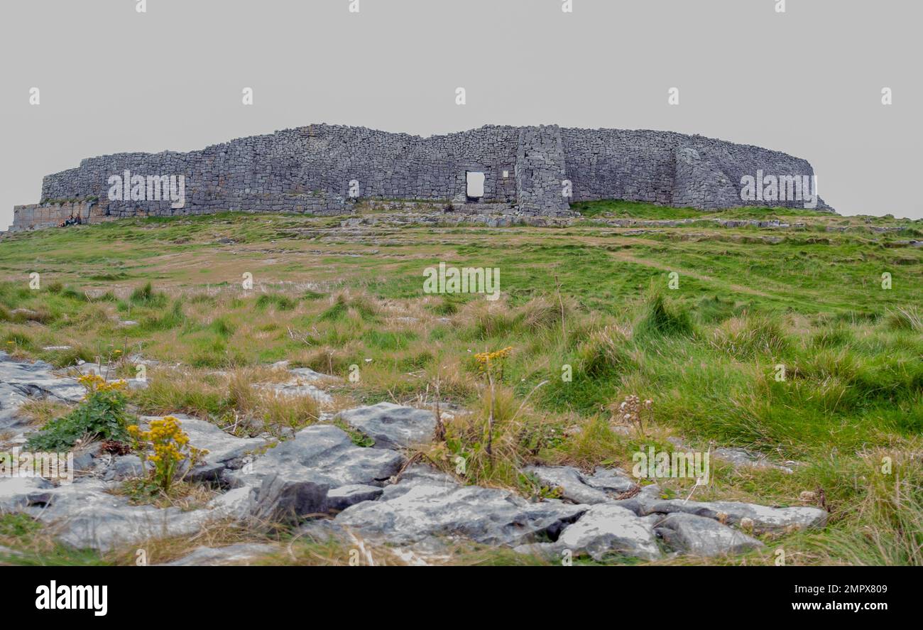 Dun aengus cashel hi-res stock photography and images - Alamy