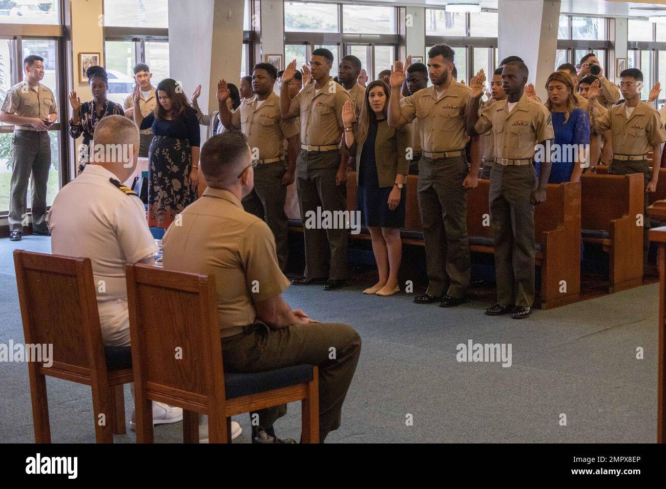 New U.S. citizens recite the Oath of Allegiance during a naturalization ...
