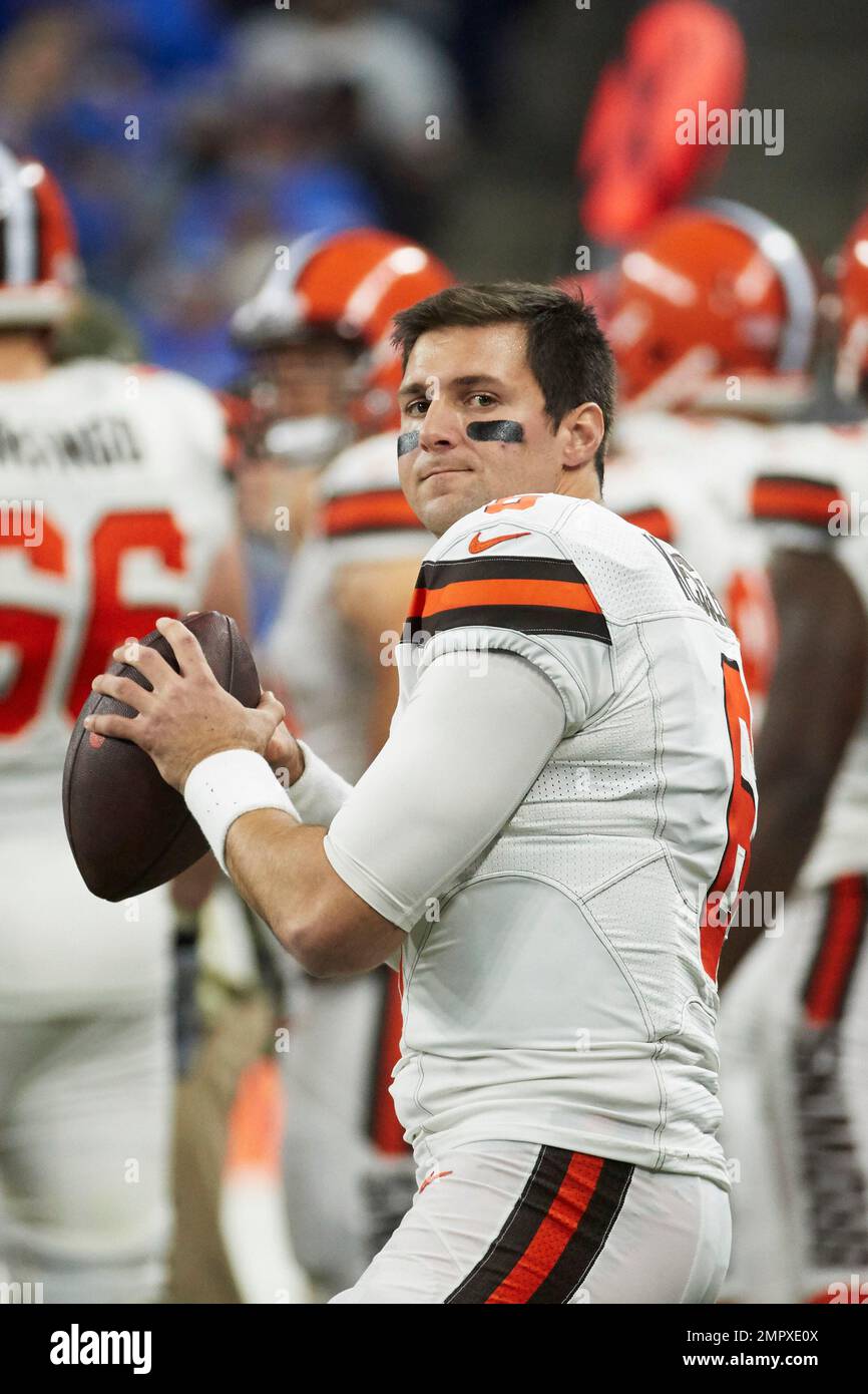 Cleveland Browns quarterback Cody Kessler (6) on the sideline against ...