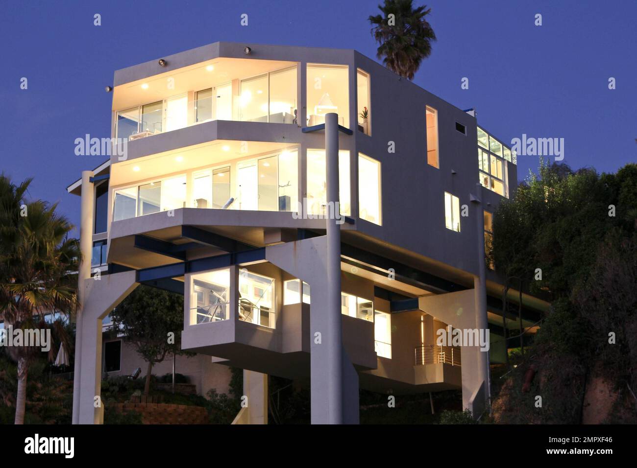 Cosmetic dermatologist to the stars, Dr. Arnold Klein (Michael Jackson ...