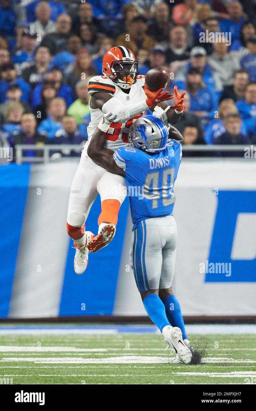 Detroit Lions linebacker Jarrad Davis (40) breaks up a pass to ...