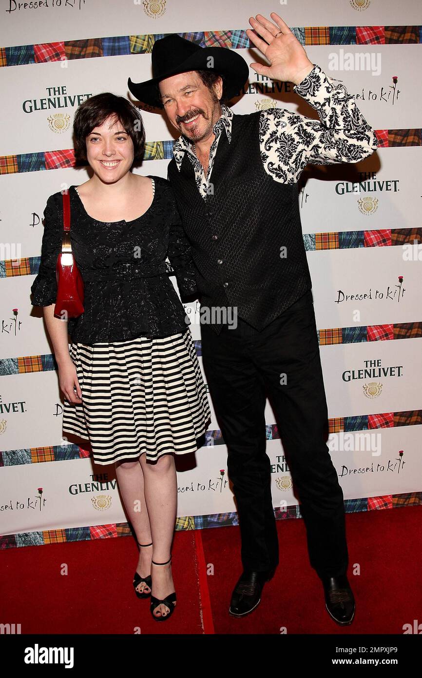 Kix Brooks (R) of Brooks & Dunn poses for photographers at the 9th ...