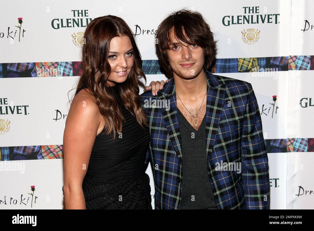 Singer Paolo Nutini (R) poses for photographers at the 9th Annual ...