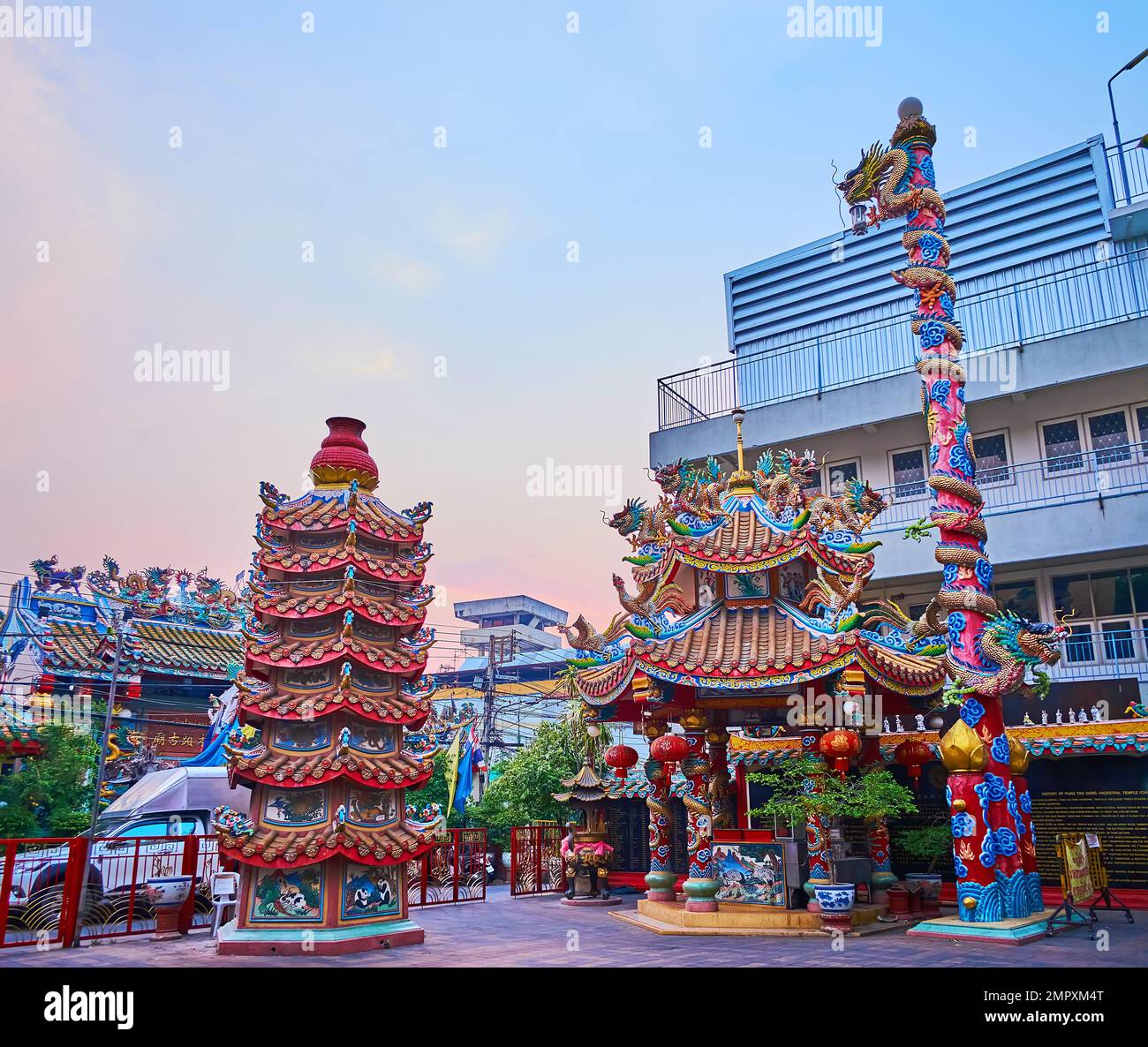 Thailand chiang mai dragon serpent hi-res stock photography and images ...