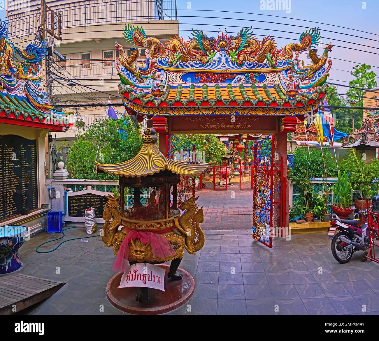 Thailand chiang mai dragon serpent hi-res stock photography and images ...