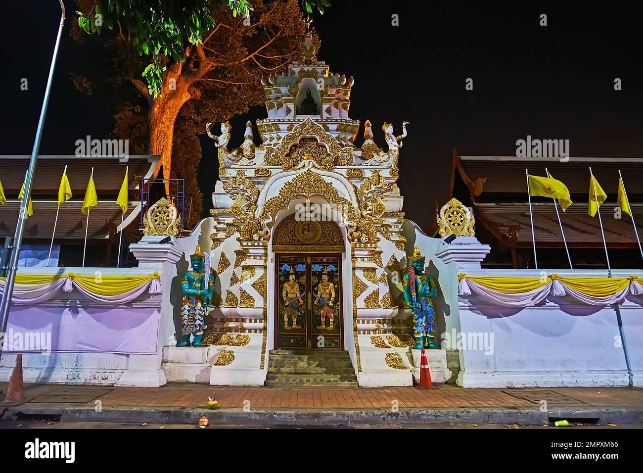 The richly decorated gate of Wat Chedi Luang with sculptures of Devata ...