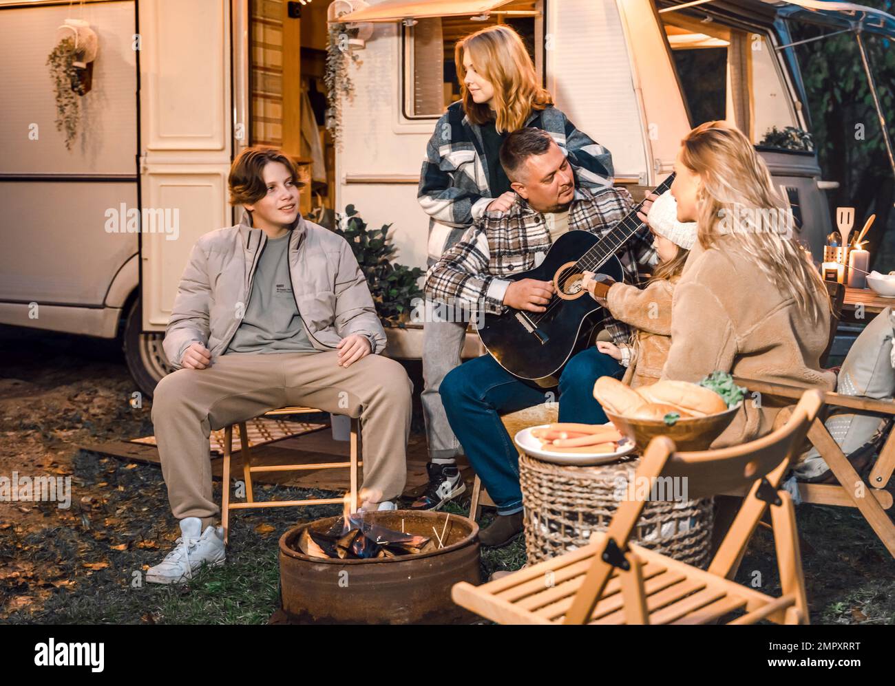 Sing car kids hi-res stock photography and images - Alamy