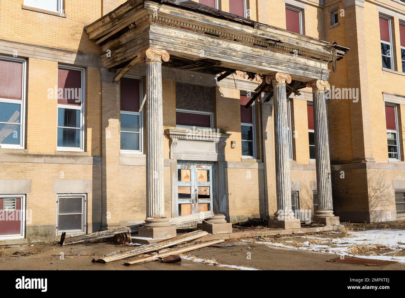Rundown school building hi-res stock photography and images - Alamy