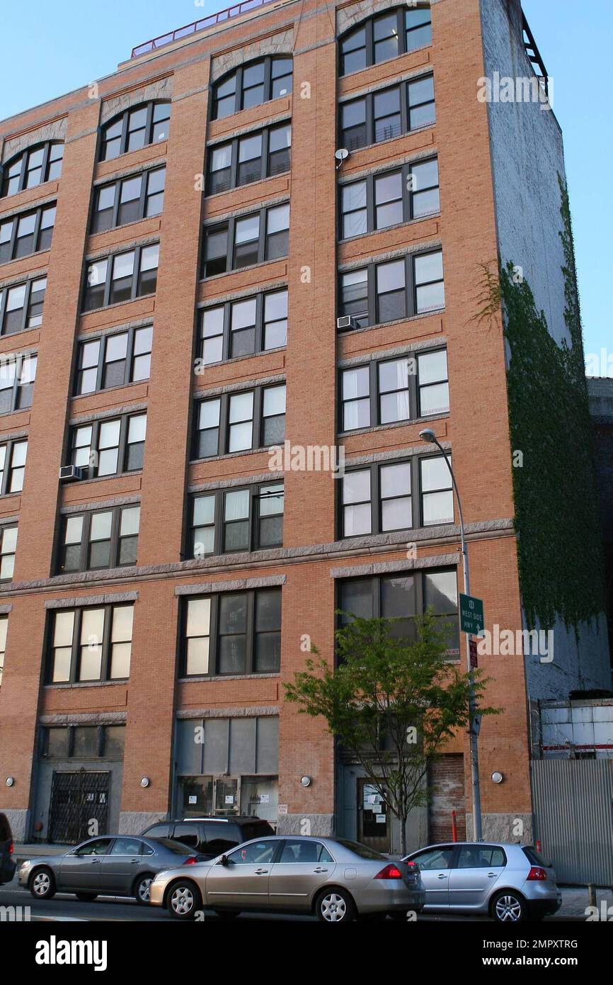 EXCLUSIVE!! Actress Kirsten Dunst left her new Soho apartment today ...