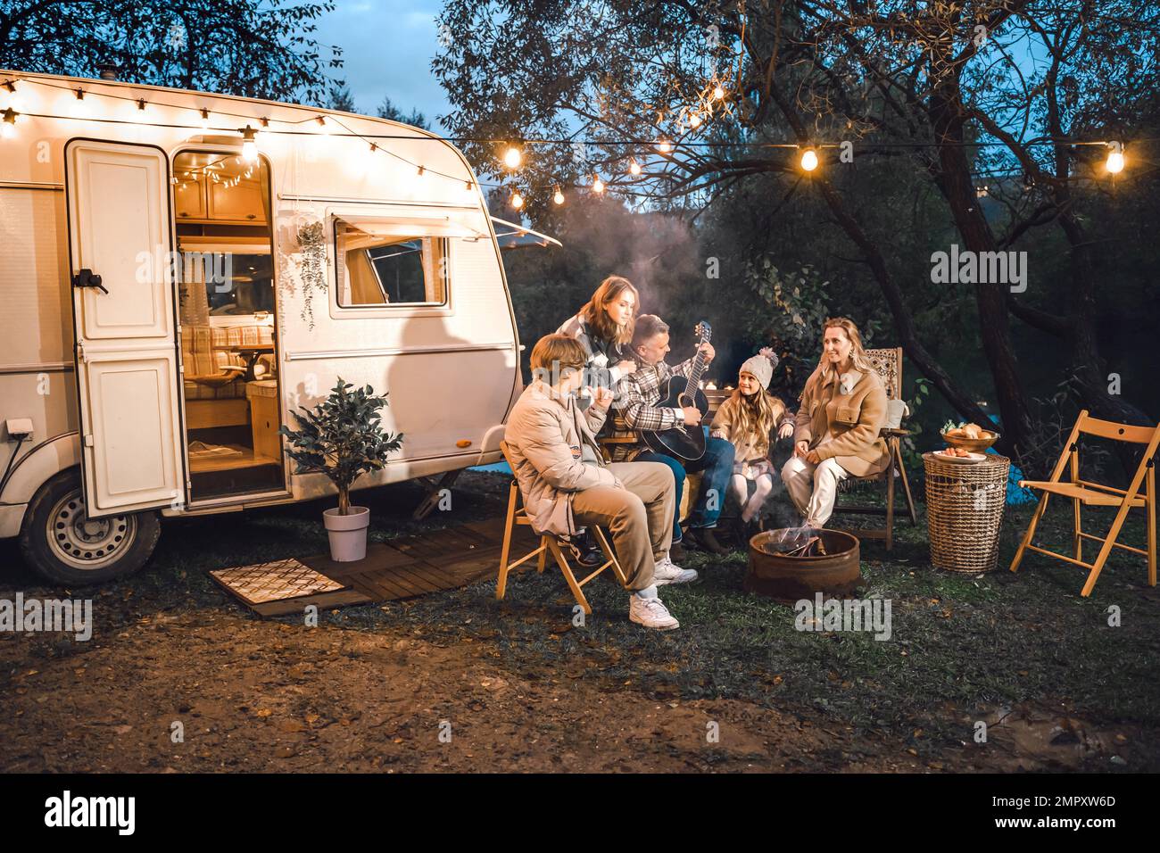 Children playing with fire hi-res stock photography and images - Alamy