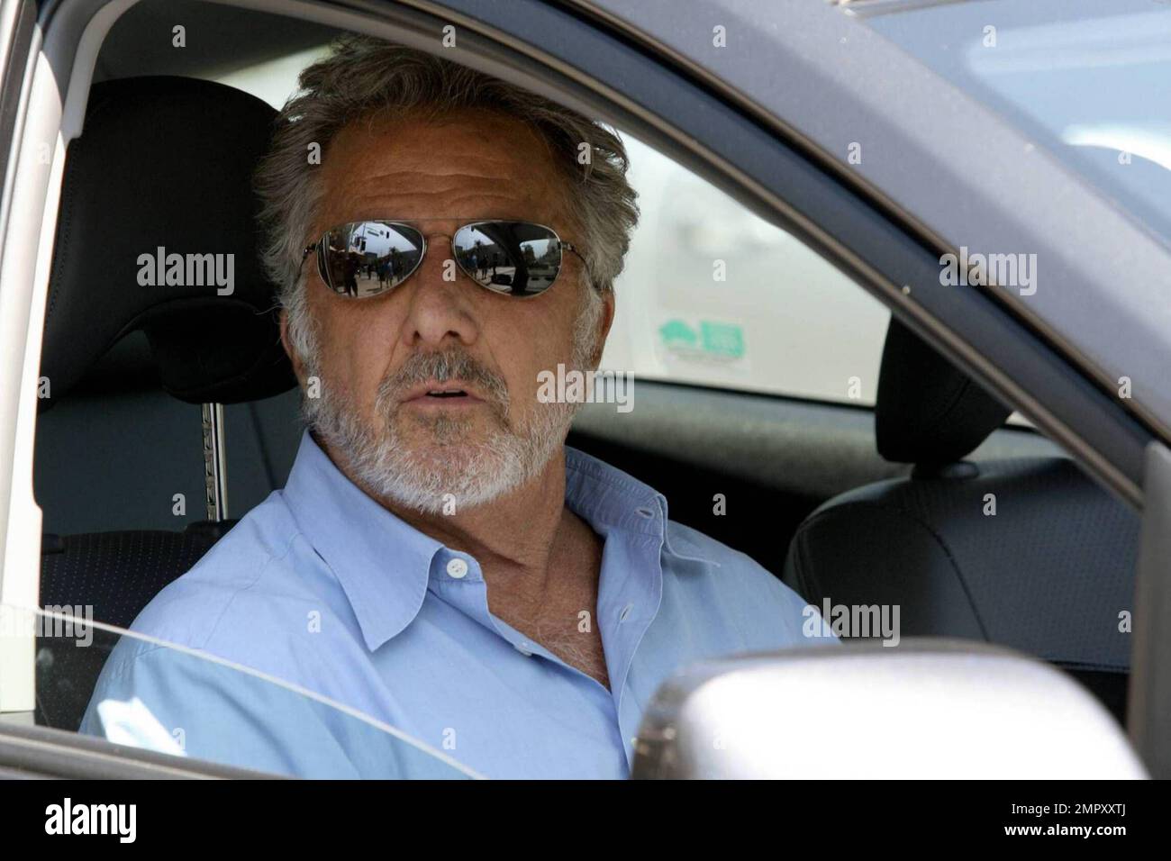 - A bearded Dustin Hoffman leaves the restaurant La Scala. Hoffman's ...