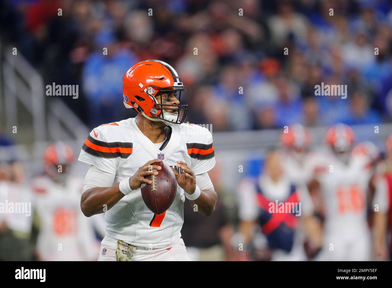 Cleveland Browns quarterback DeShone Kizer (7) throws against the ...