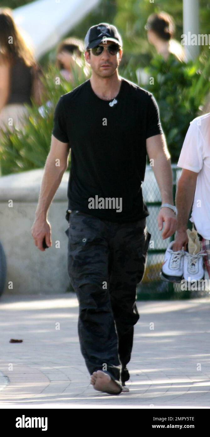 Exclusive!! Barefoot Dylan McDermott spends a day on Miami Beach with ...