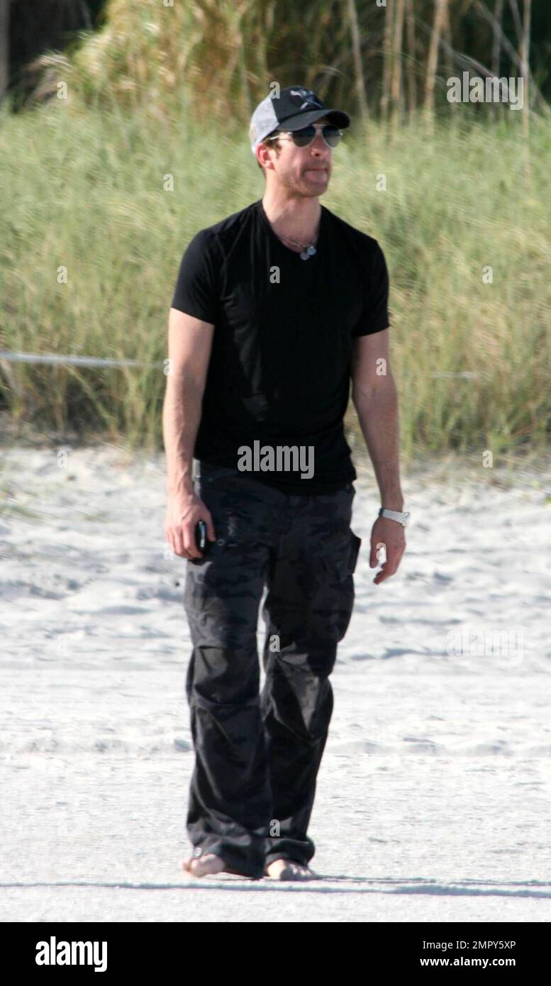 Exclusive!! Barefoot Dylan McDermott spends a day on Miami Beach with ...