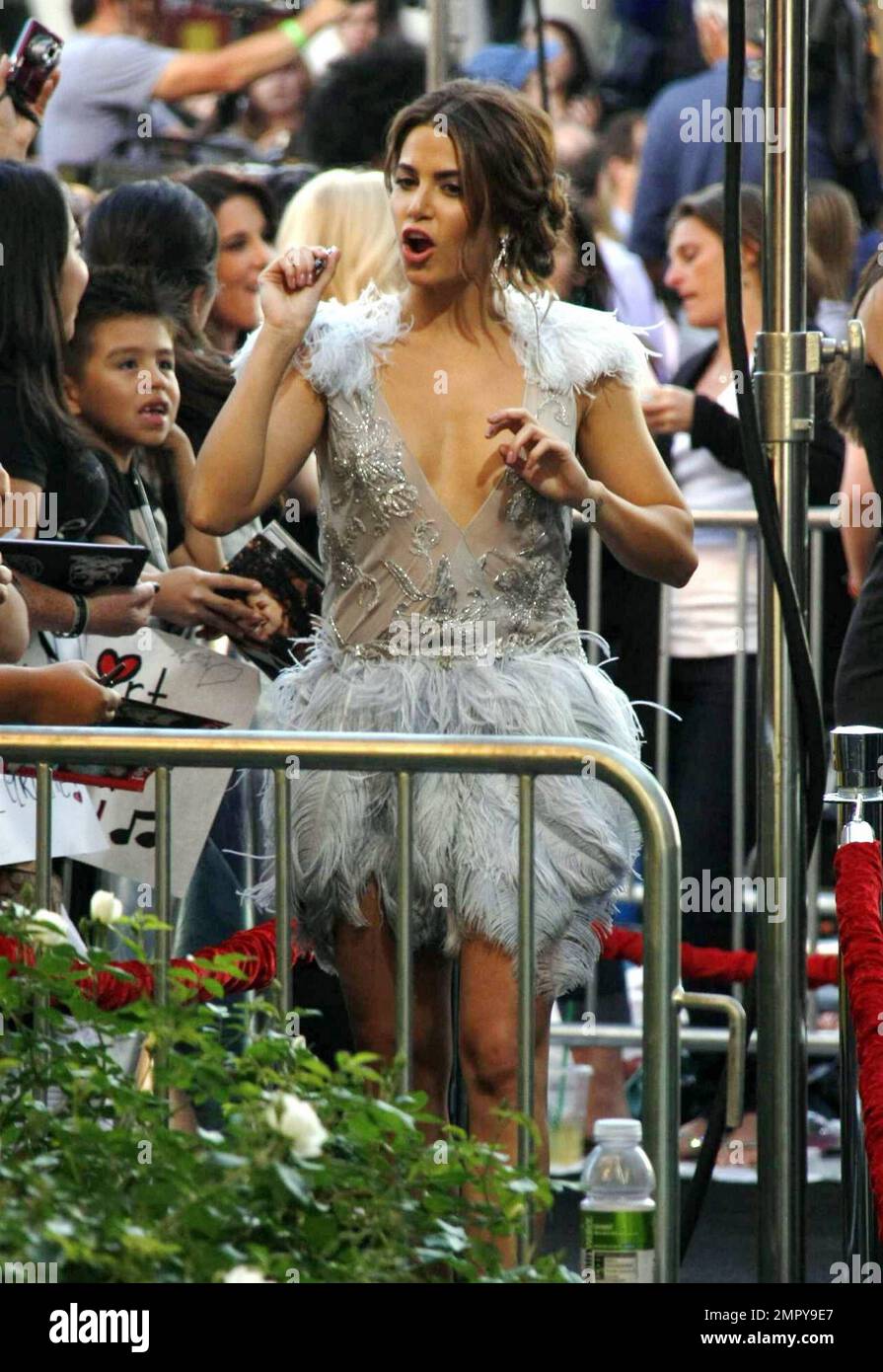 Nikki Reed signs autographs as she leaves the premiere of Twilight Saga ...