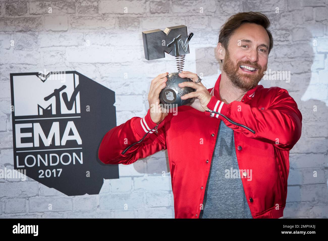 Musician David Guetta pose with his Best Electronic award for ...