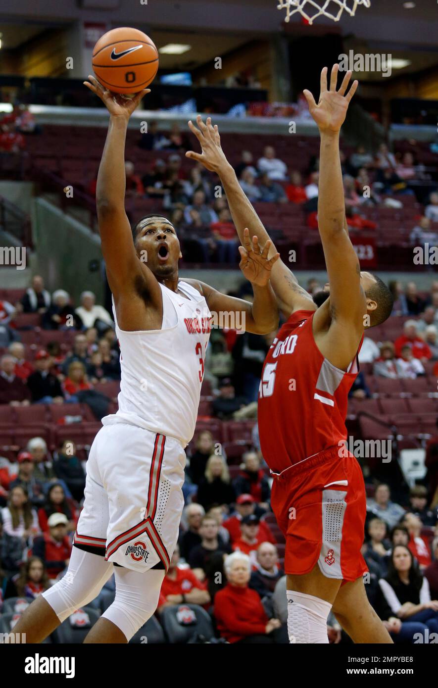 Ohio State forward Kaleb Wesson, left, goes up for a shot against ...