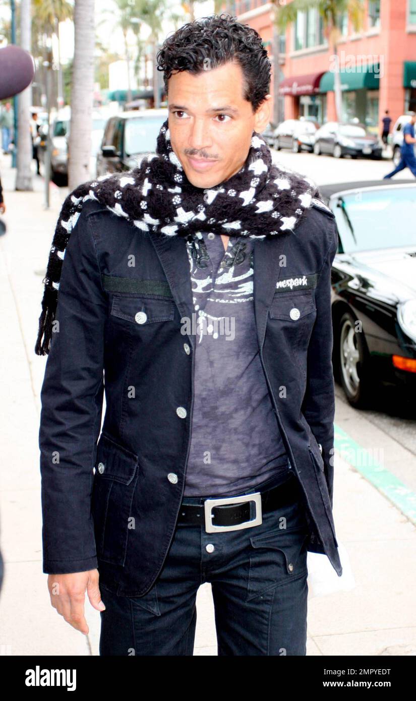 Singer El DeBarge dons a trendy scarf while out with a friend. Los ...