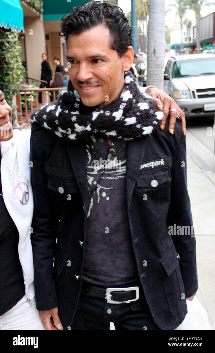 Singer El DeBarge dons a trendy scarf while out with a friend. Los ...