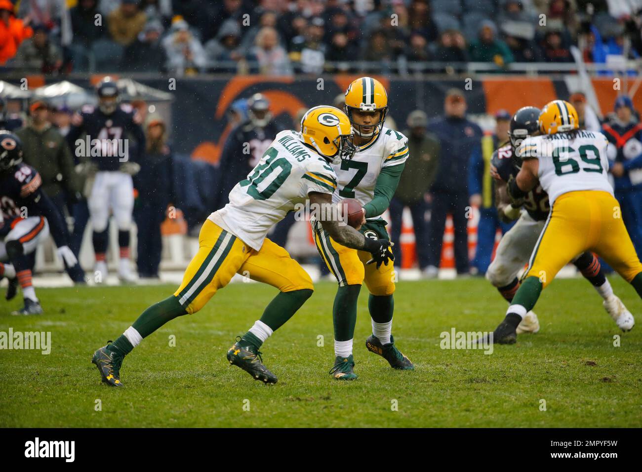 Green Bay Packers quarterback Brett Hundley (7) hands off the ball to ...