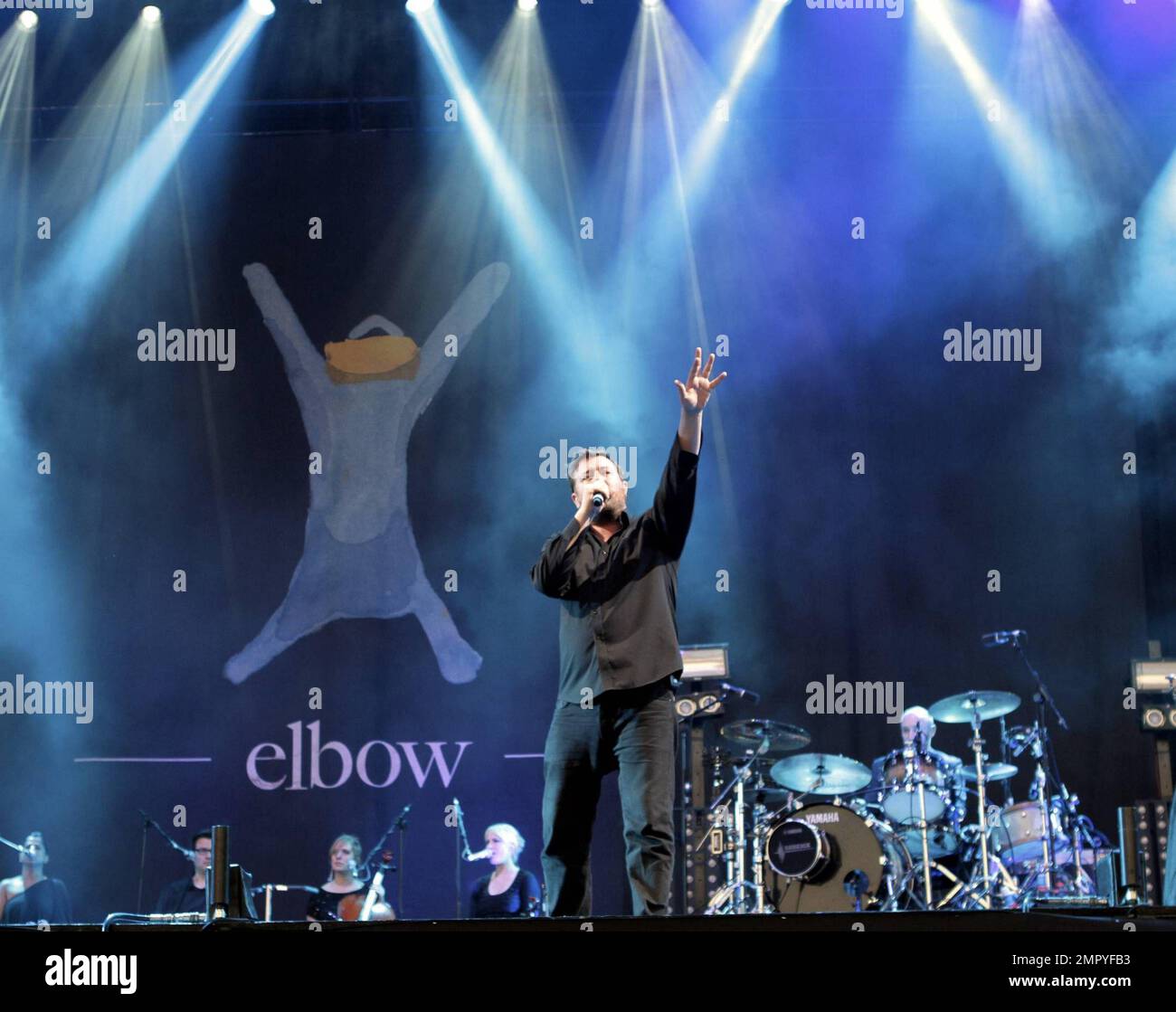 Guy garvey reading festival hi-res stock photography and images - Alamy