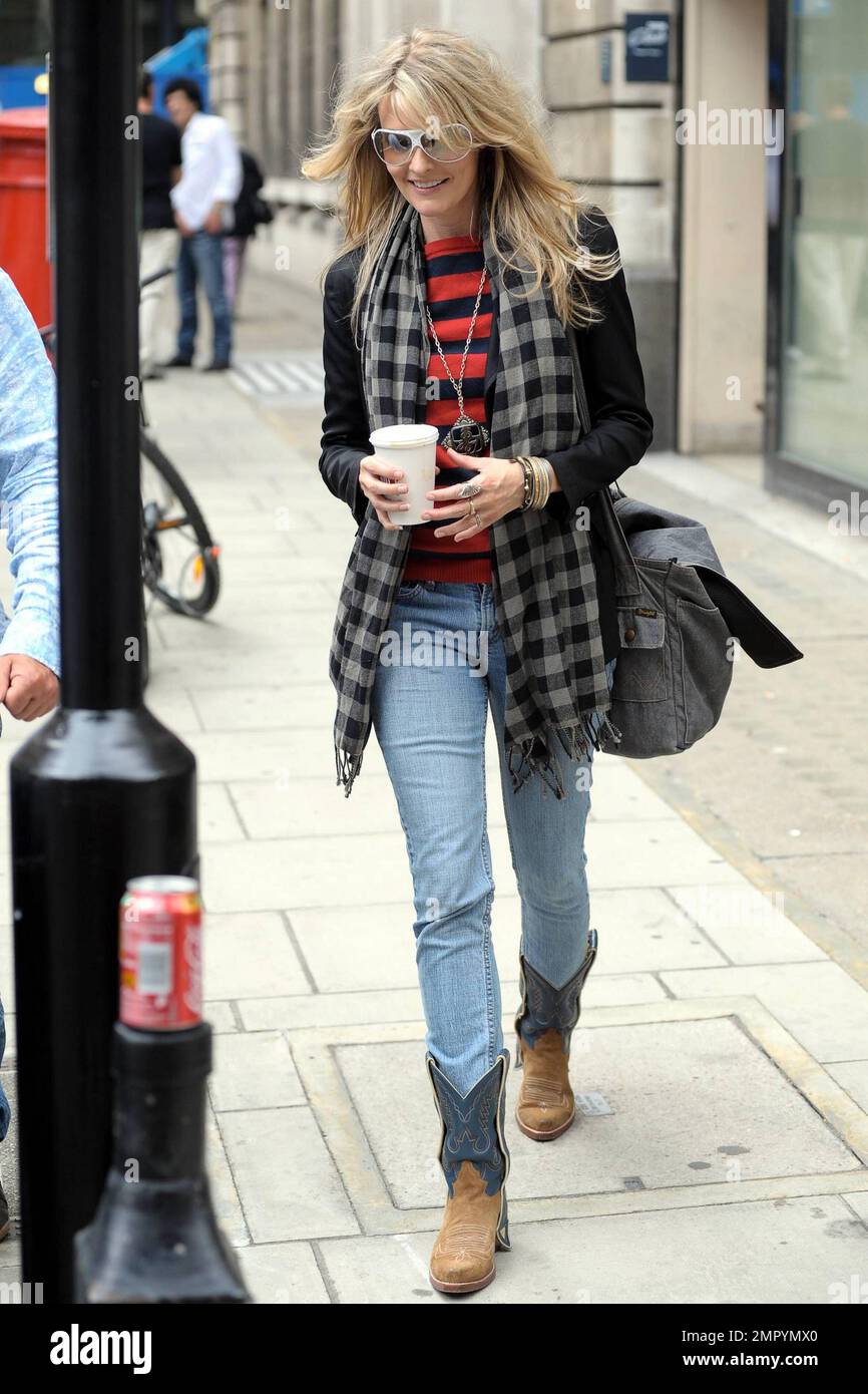 American country music singer Elizabeth Cook pays a visit to BBC Radio ...