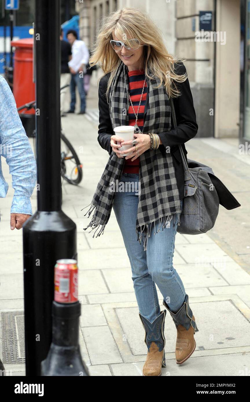 American country music singer Elizabeth Cook pays a visit to BBC Radio ...