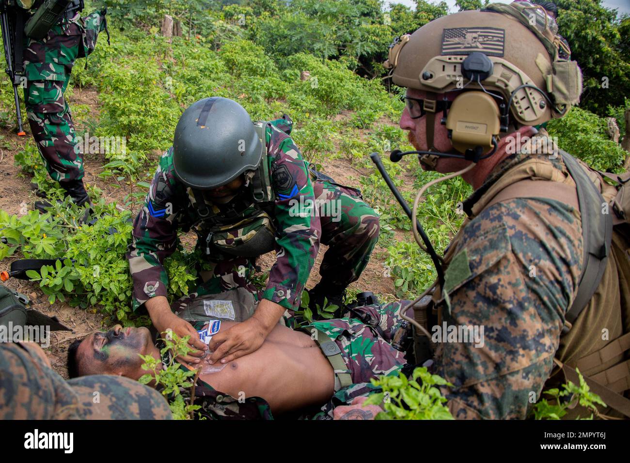 A U.S. Navy special amphibious reconnaissance corpsman with Marine ...