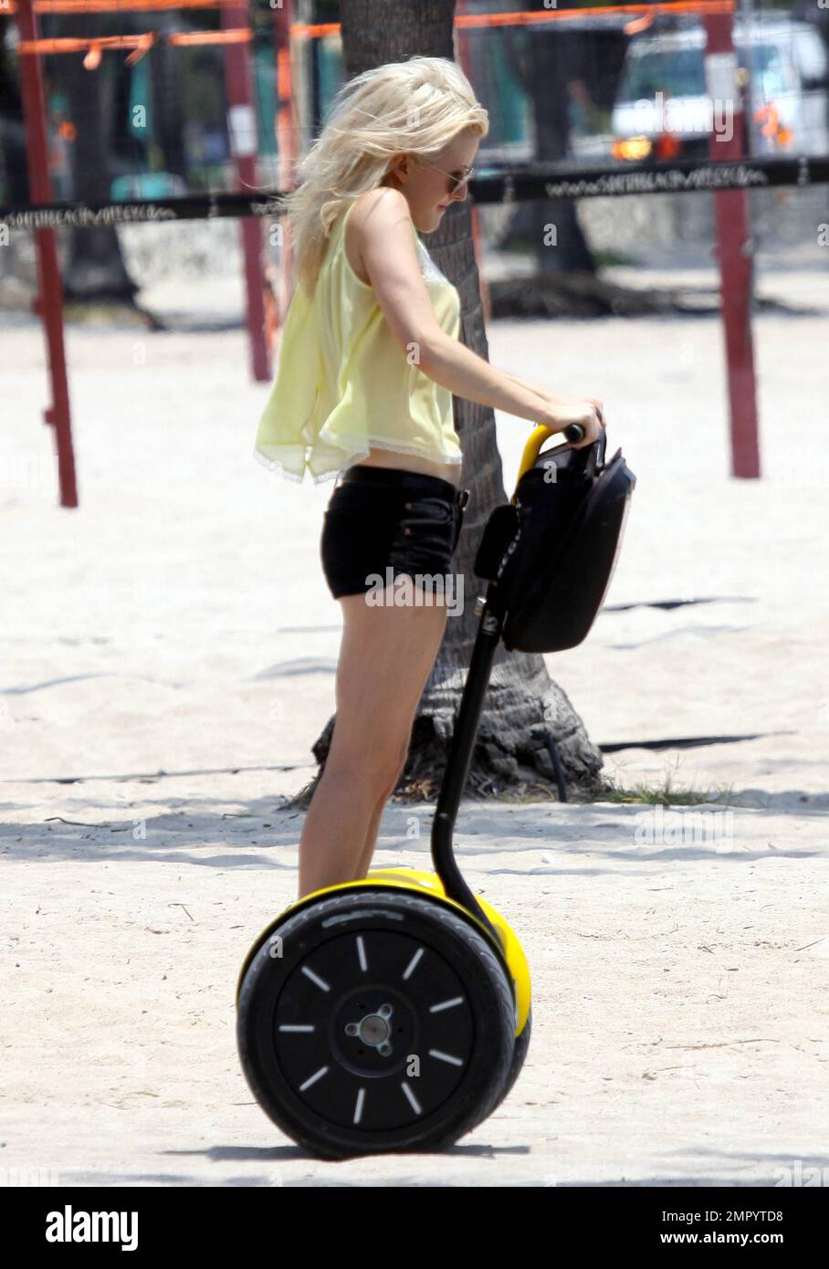 Ellie Goulding Falls Off Segway