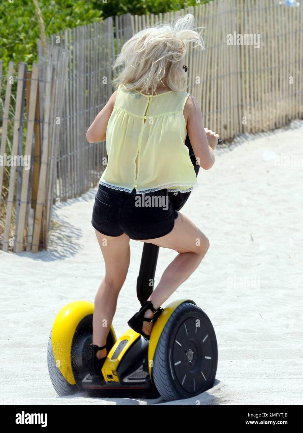 Ellie Goulding Falls Off Segway