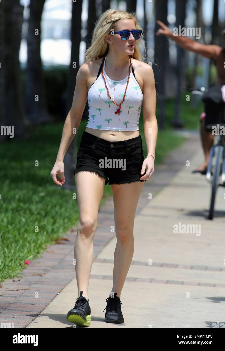 After performing at Sunfest in West Palm Beach yesterday, Ellie ...