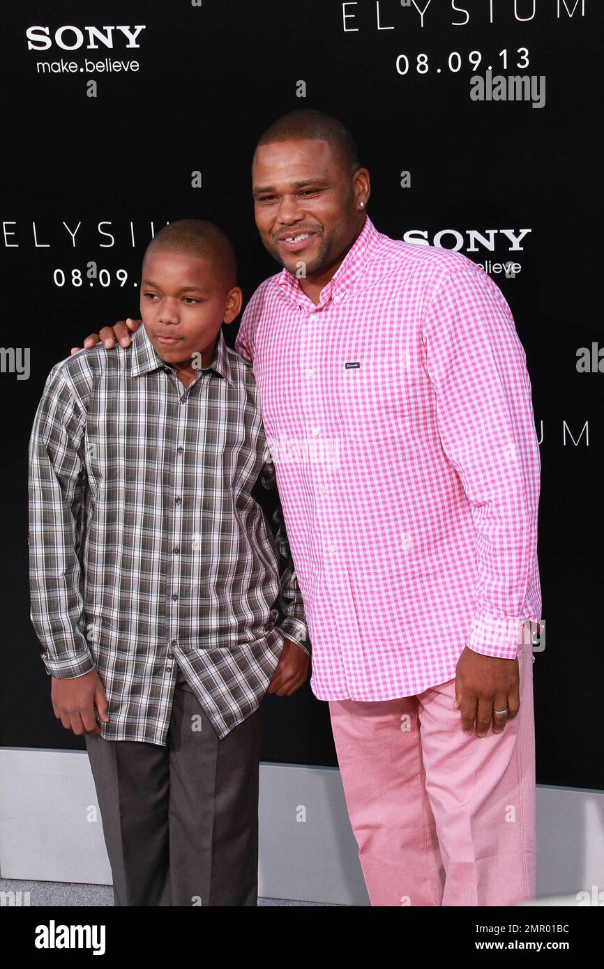 Anthony Anderson at the world premiere of her movie "Elysium" at the ...