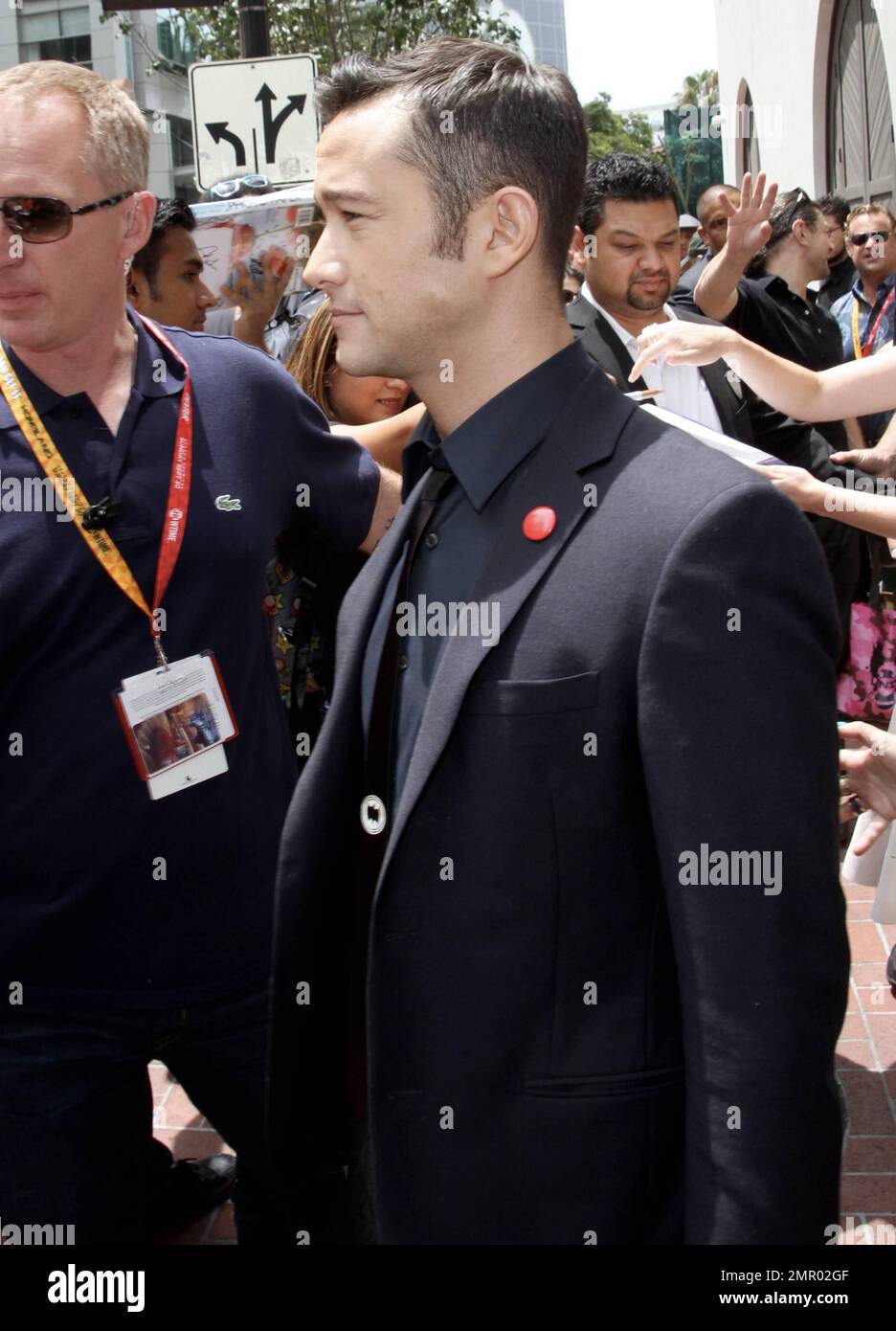 Emily Blunt and Joseph Gordon-Levitt make an appearance at Comic-Con to ...