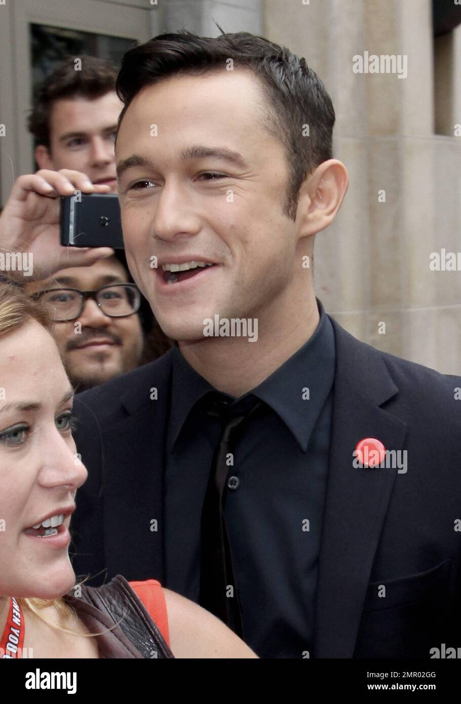 Emily Blunt and Joseph Gordon-Levitt make an appearance at Comic-Con to ...