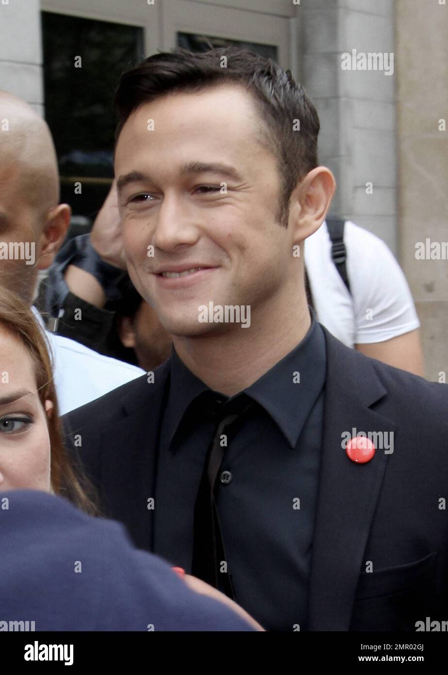 Emily Blunt and Joseph Gordon-Levitt make an appearance at Comic-Con to ...