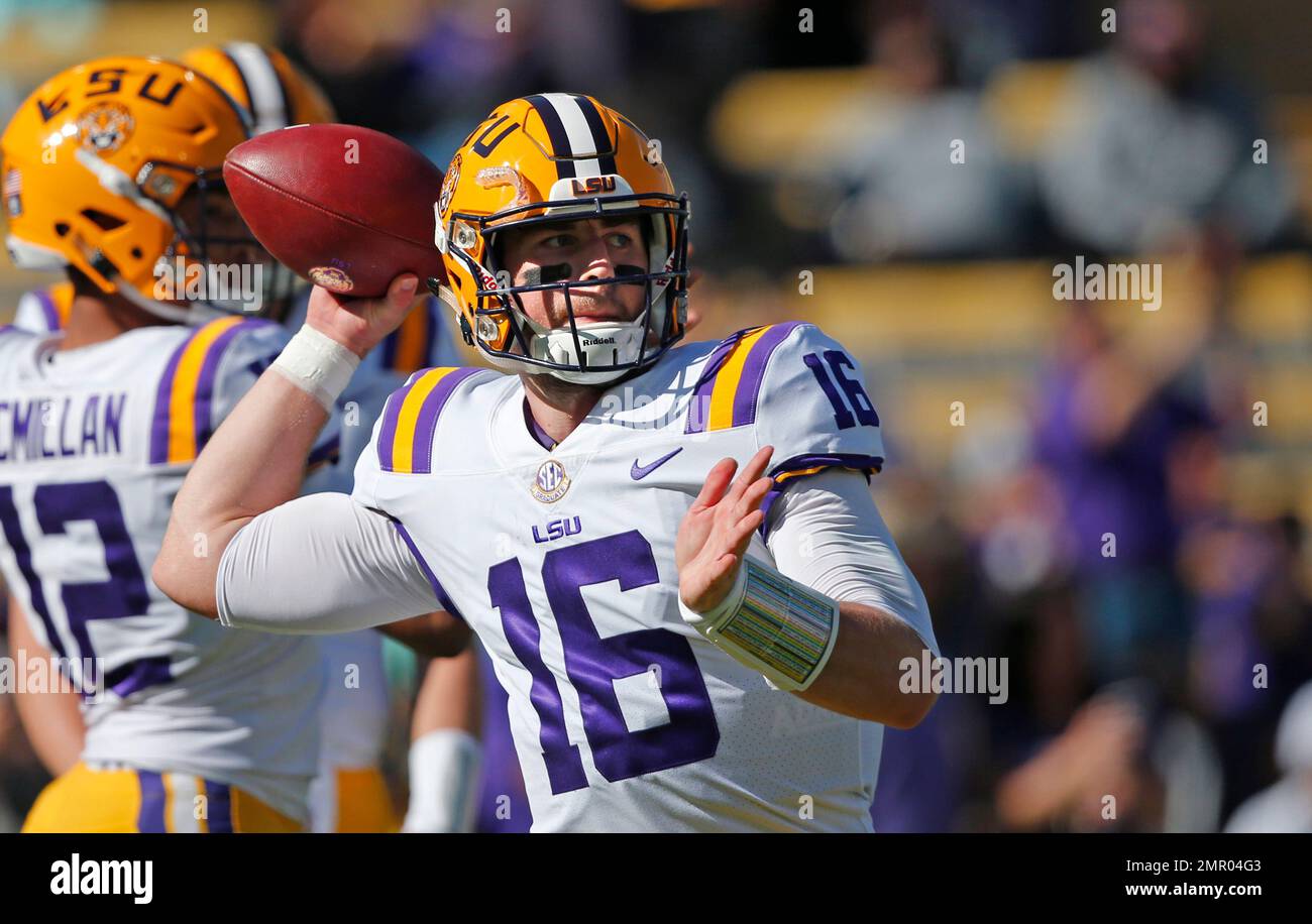 LSU quarterback Danny Etling (16) warms up before an NCAA college ...